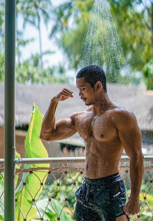 Parnthit Wichaidit เปิดวาร์ป หนุ่มหล่อเข้ม ซิกแพคแน่น หุ่นแซ่บเวอร์