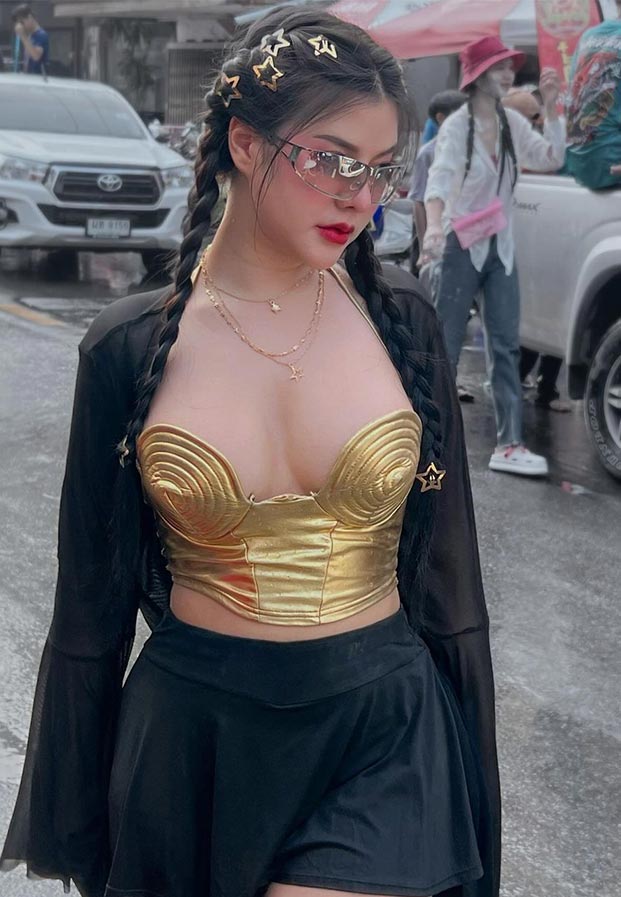 Natthida Chaladlam เปิดวาร์ป เน็ตไอดอลสาวสวย หุ่นแซ่บ เกินต้าน