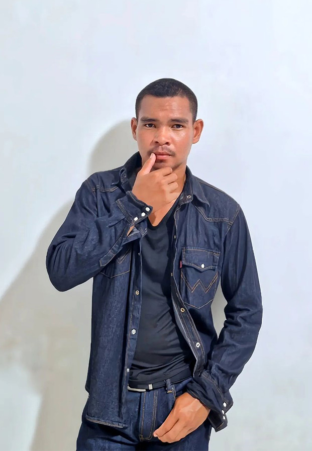 Narakorn Jamaree เปิดวาร์ป หนุ่มฮอต สายช่างไม้ โดดเด่น เร้าใจ